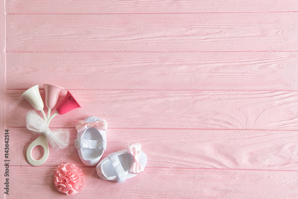 A newborn baby girl background. Newborn accessories for a baby girl on ...