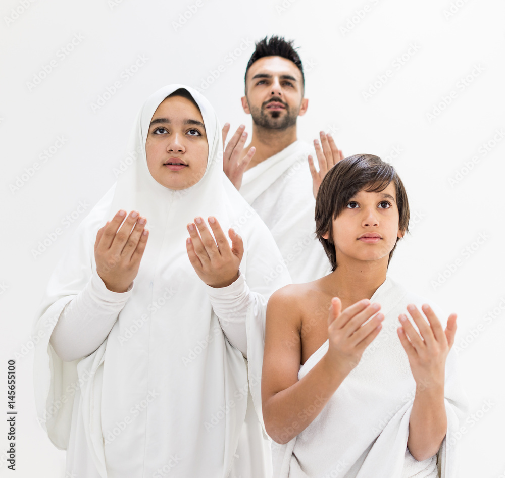 Muslim family posing as ready for Hajj visiting Kaaba in Mecca Stock ...