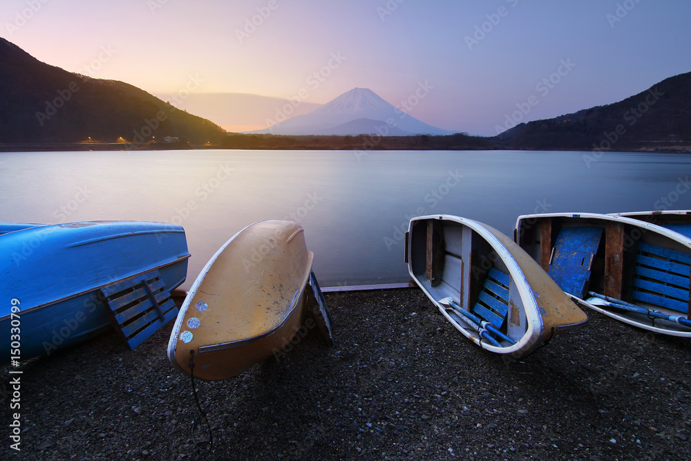 Beautiful scenery during sunrise of Lake Saiko in Japan with the ...
