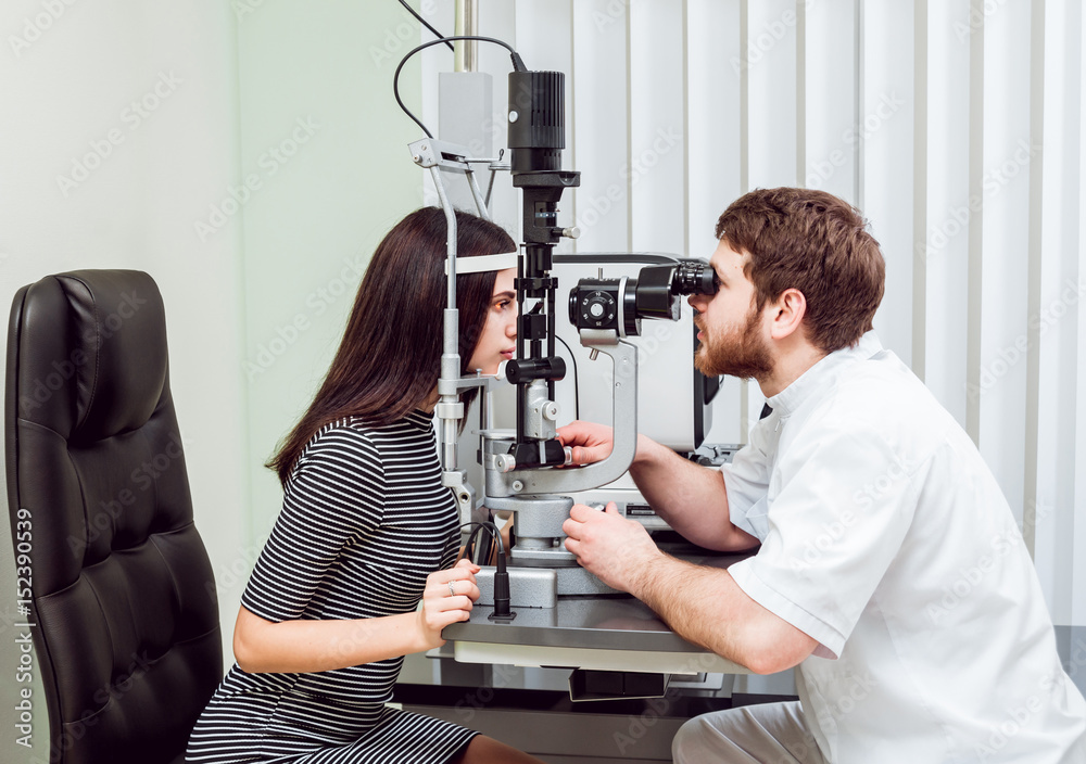 Slit lamp examination. Biomicroscopy of the anterior eye segment. Basic ...