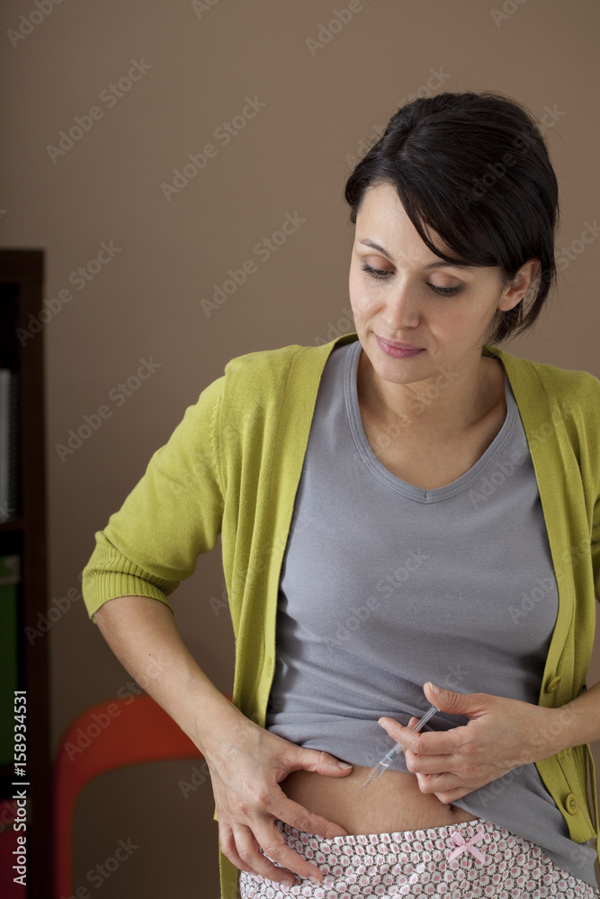 Fotografia do Stock Model Injections of Orgalutran Active substance ...