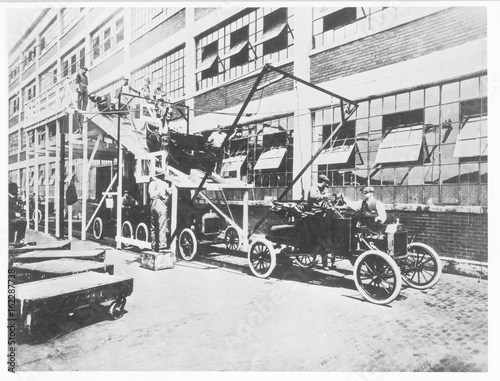 Ford car factory assembly line Detroit 1913.. Date: 1909 - Buy this ...