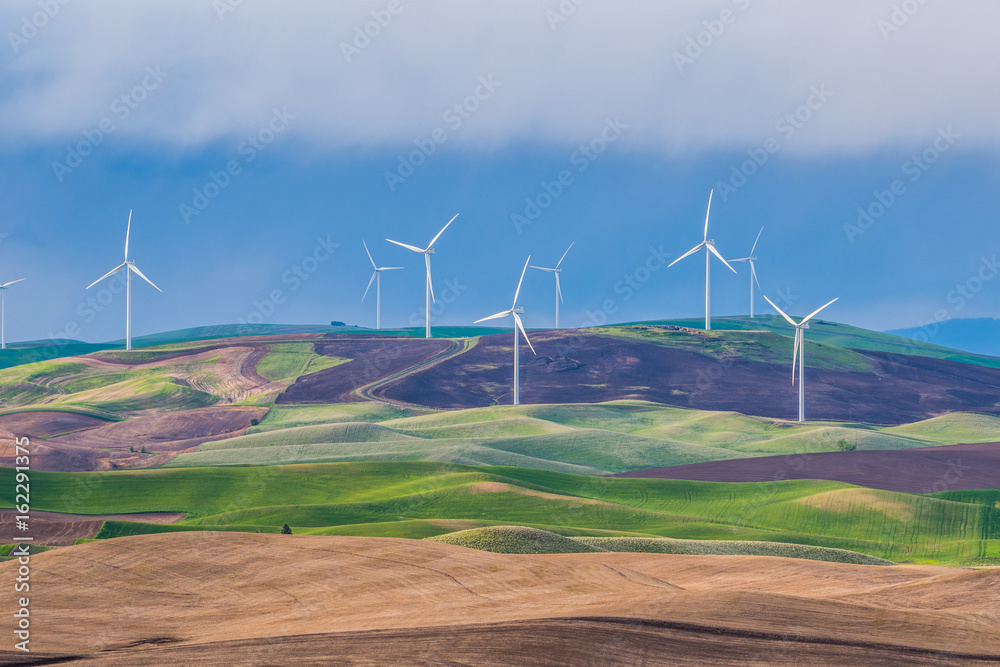 Palouse Wind Turbines. Amazing green hills. Steptoe Butte State Park ...