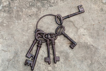 Old Keys On A Ring Free Stock Photo - Public Domain Pictures