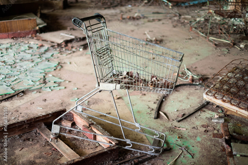 Inside a grocery store in Pripyat after 30 years from the Chernobyl ...
