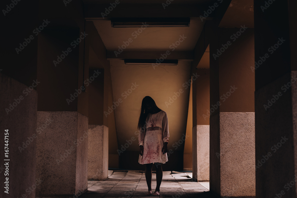 Foto Zombie women death characters the ghost sitting in old ruin house ...