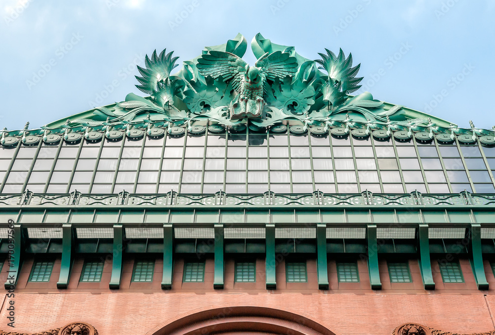 Gargoyle on the roof of the Harold Washington Library building in ...
