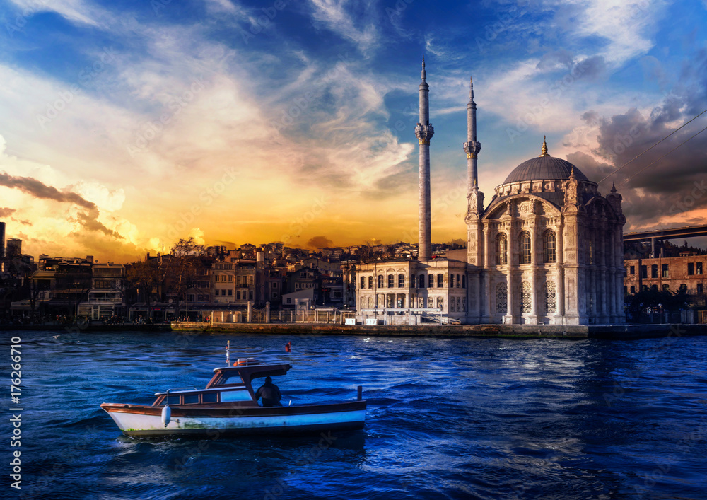 Büyük Mecidiye Camii, Ortaköy Camii, İstanbul Stock Photo | Adobe Stock