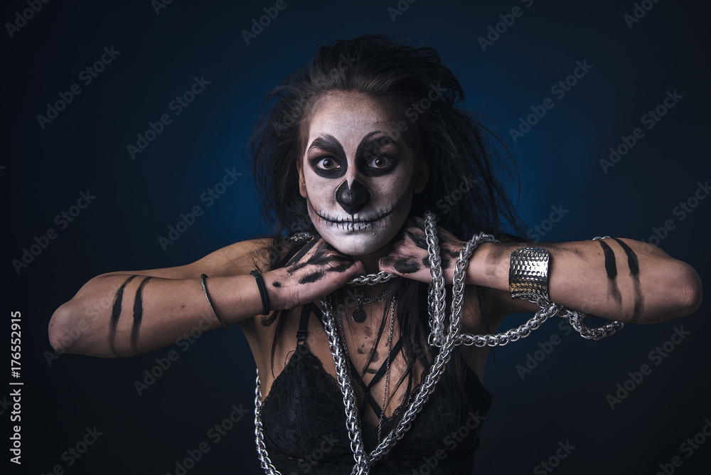 Stock-Foto „Zombie death voodoo scary witch girl, halloween concept, breaking her chains ...