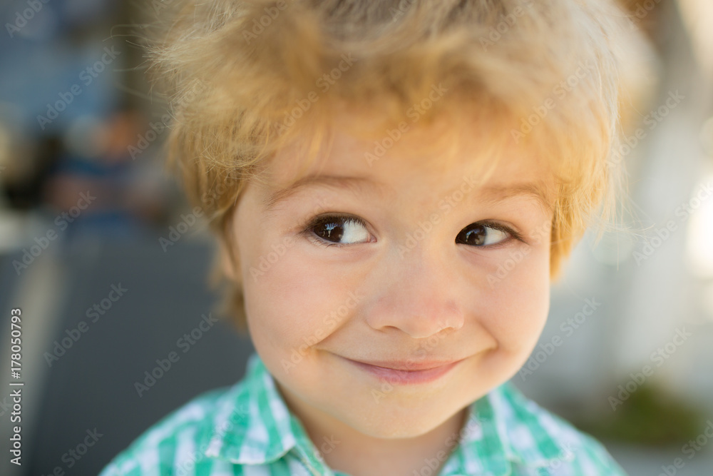 Stock-Foto „Cunning boy, trick at cute baby face. Children's emotion ...