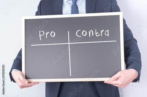 Pro und Contra Argumente auf Tafel Stock-Foto | Adobe Stock
