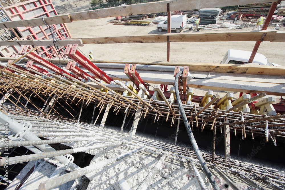 Proceso constructivo puente hormigón Stock Photo | Adobe Stock