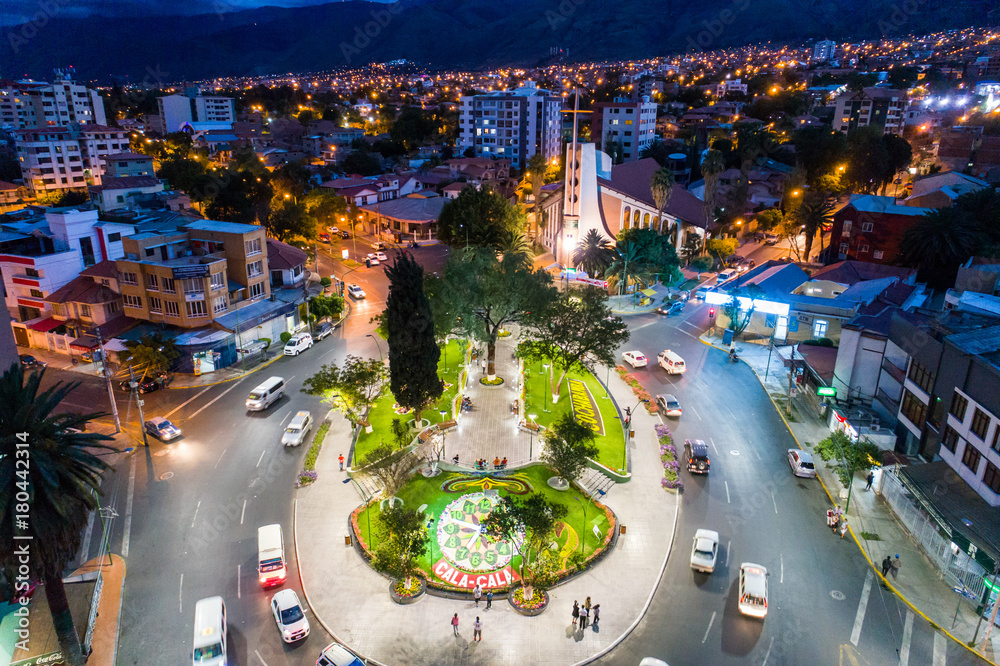 Foto de Stock Plaza Cala Cala in Cochabamba, Bolivia | Adobe Stock