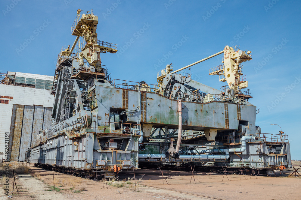 Abandoned transport and installation unit "Grasshopper" for spaceship ...