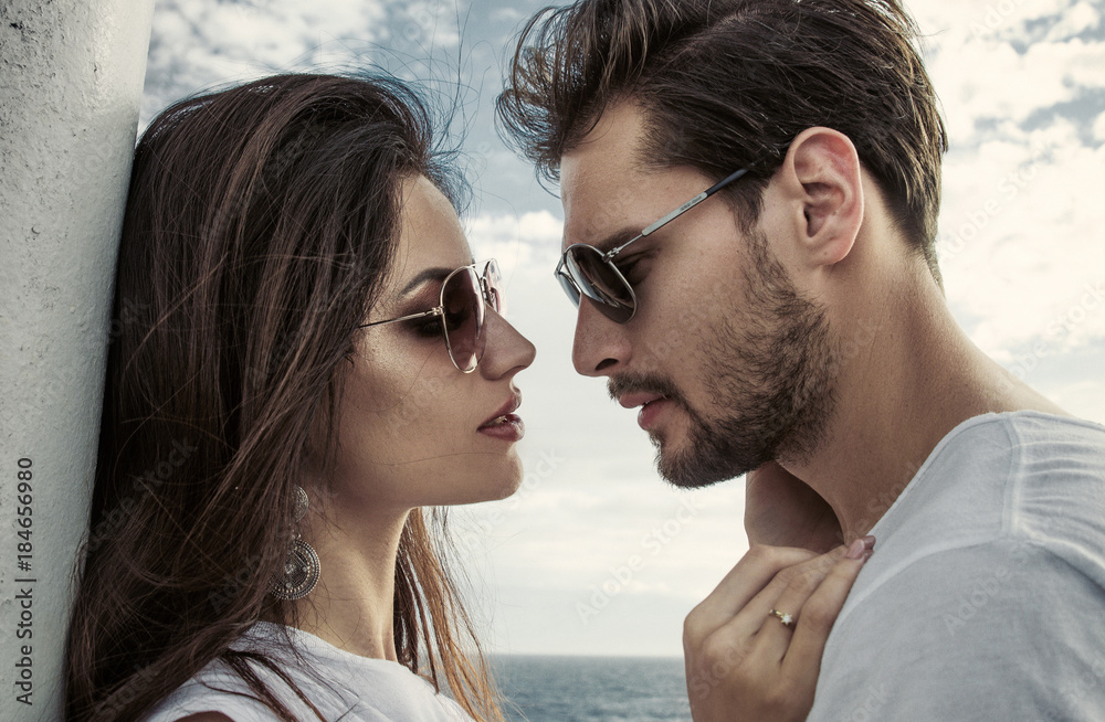 Stock-Foto „Closeup portrait of a calm, cheerful couple“ | Adobe Stock