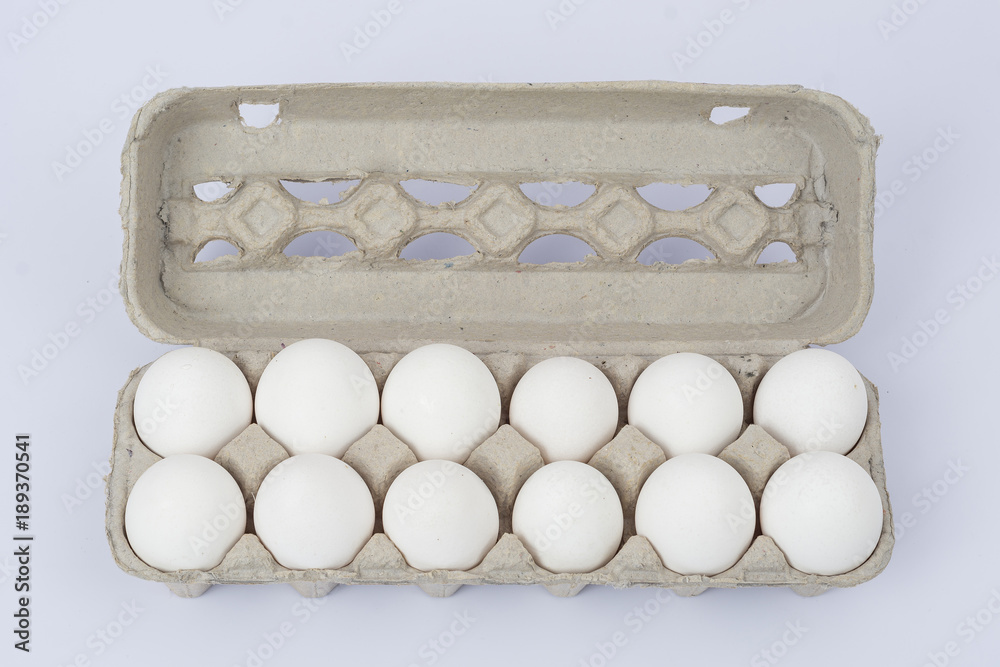 huevos en caja de carton abierta Stock Photo | Adobe Stock