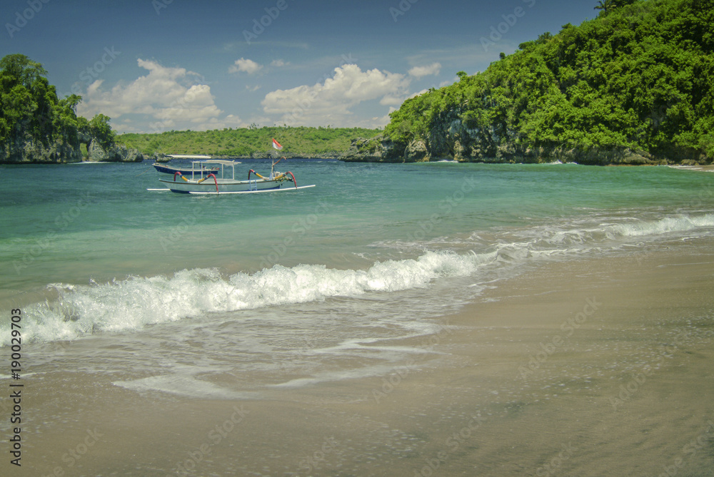 Tropical Balinese Beach. Pristine water, golden sandy beach, sparsely ...