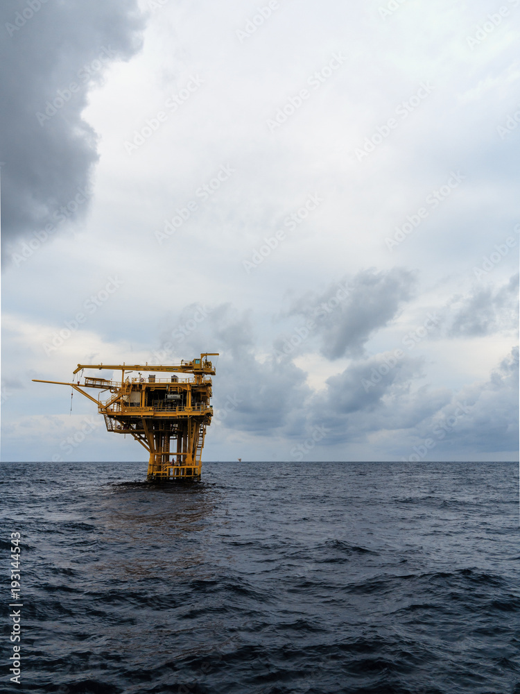 Offshore oil and Gas central processing platform and remote platform ...