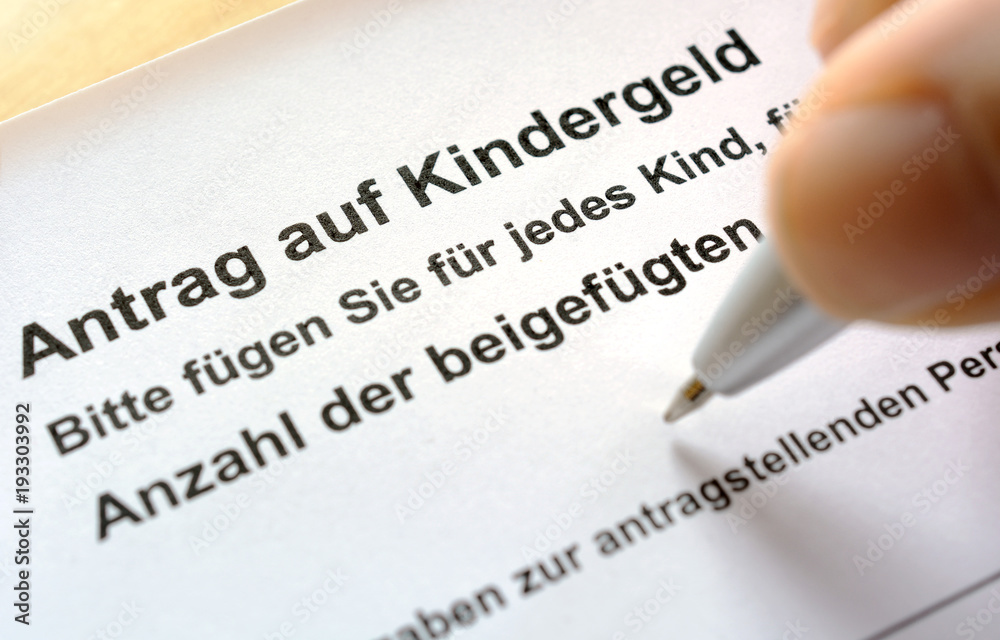 Antrag auf Kindergeld als Formular zum Ausfüllen Stock Photo | Adobe Stock