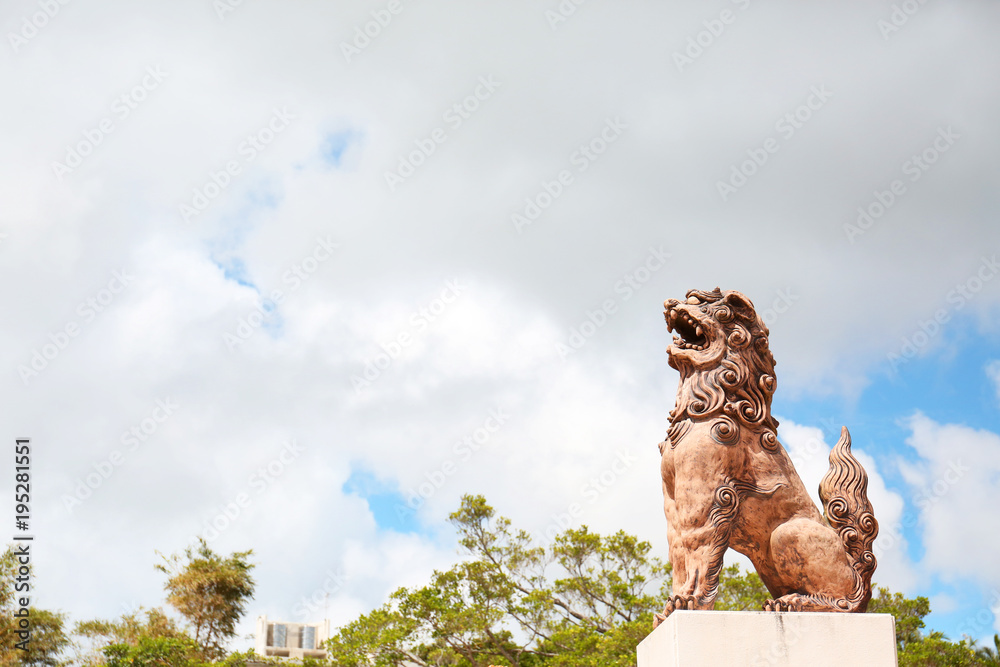 Fotografie Shisa (シーサー Shīsā, Okinawan: shiisaa) is a traditional ...