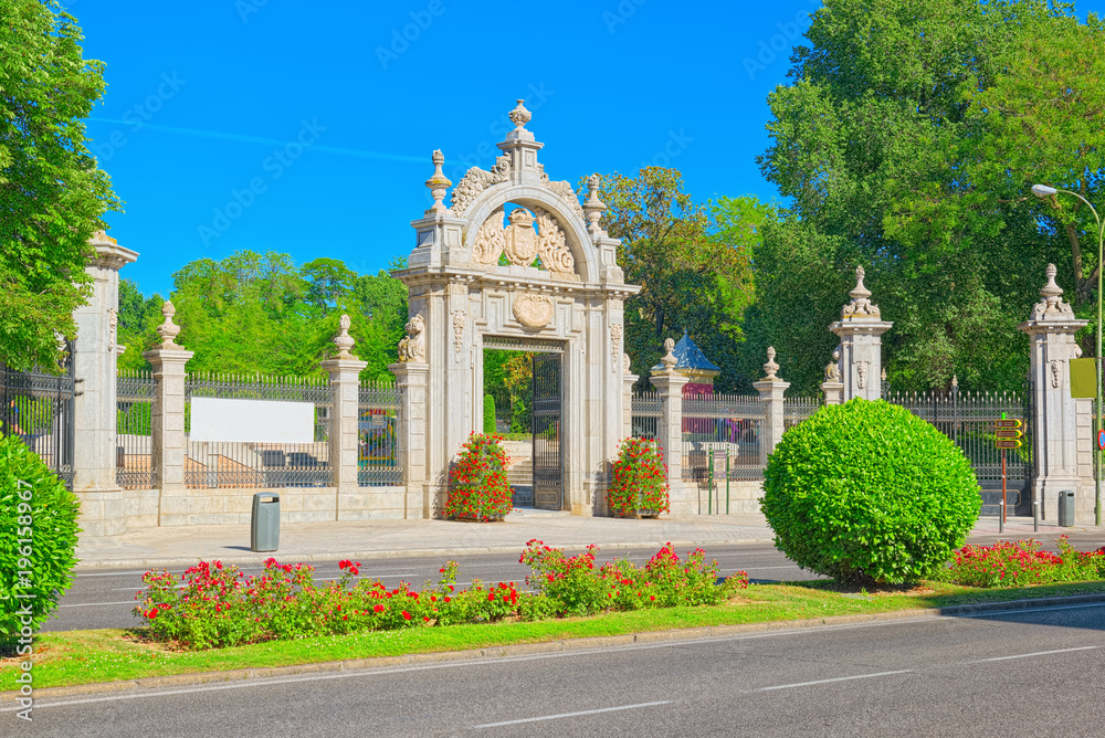 Main Gate in Buen Retiro Park (Parque de El Retiro)- most largest and ...