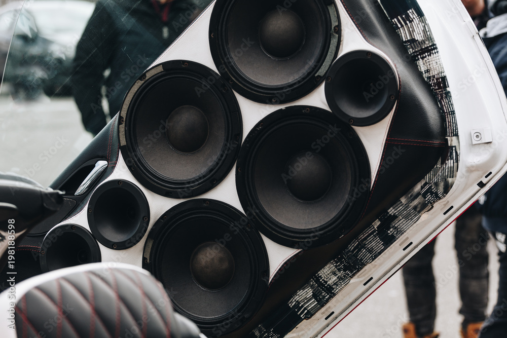 ภาพถ่าย Stock EXTREME CAR AUDIO door with Big BASS and Loud Sub-woofer ...