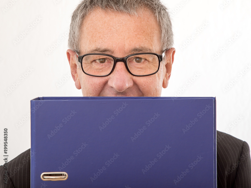 Stock-Foto „Man with file folder“ | Adobe Stock