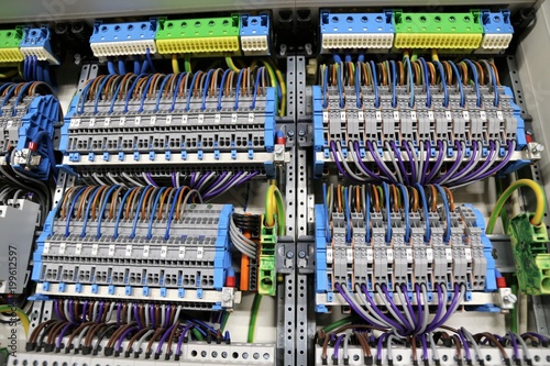 KNX-Installationsbus Stock-Foto | Adobe Stock