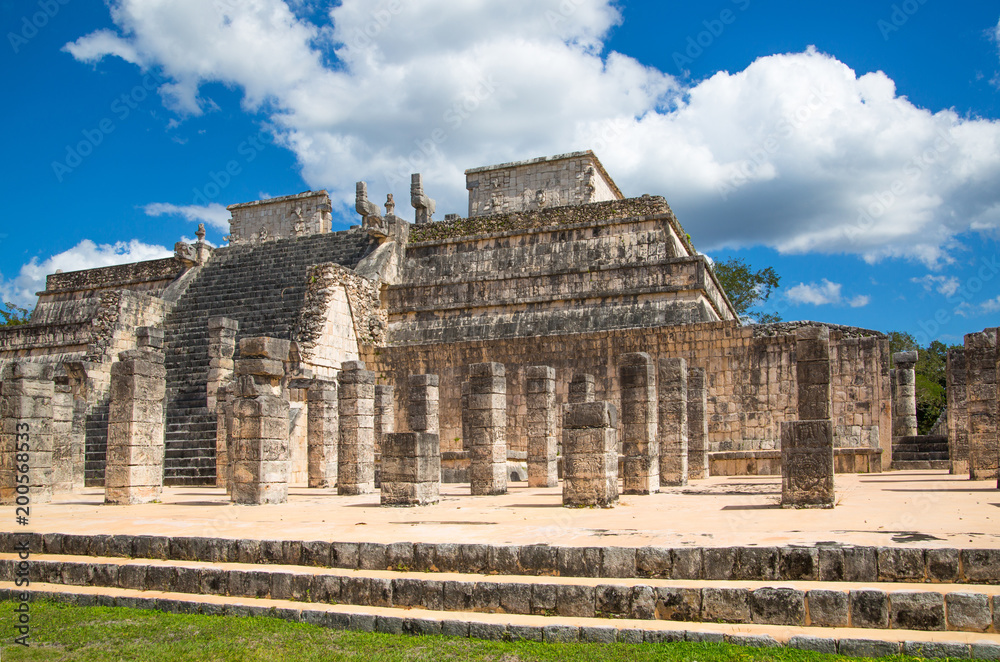 Mexico, Chichen Itzá, Yucatán. Temple of the Warriors with One Thousand ...