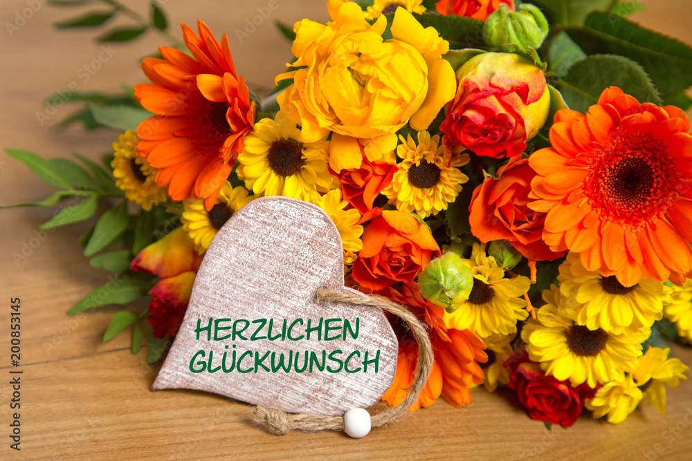 Stock-Foto „Blumen und Herz: Herzlichen Glückwunsch“ | Adobe Stock