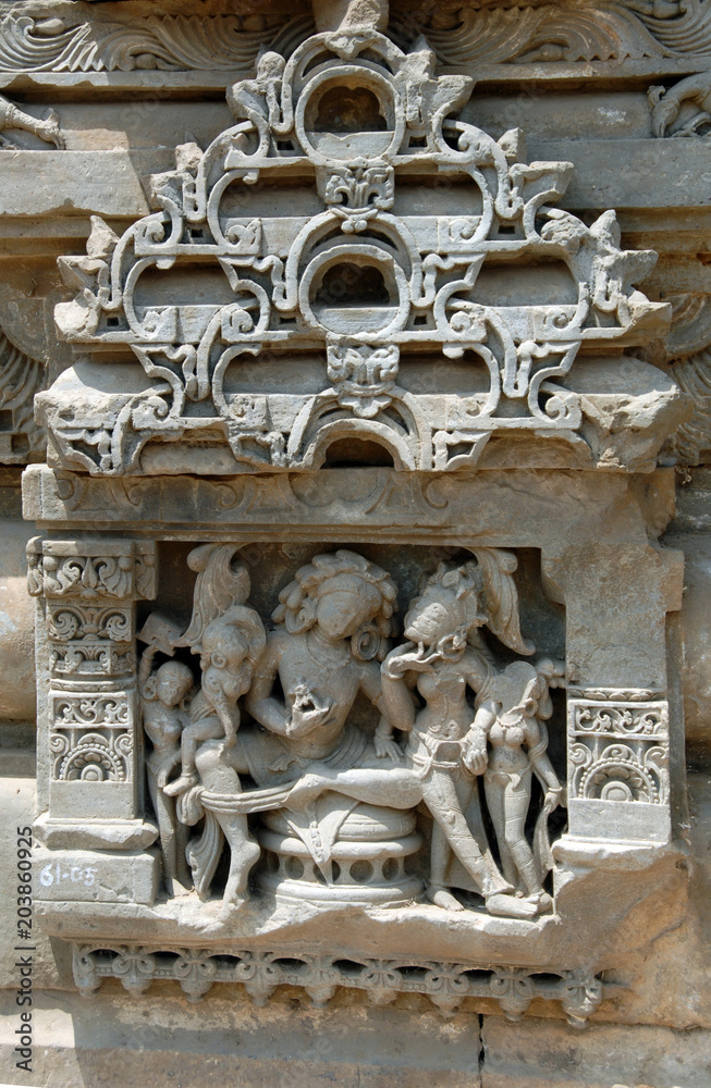 Vestiges du Temple Harshat Mata, détails des pierres sculptées ...