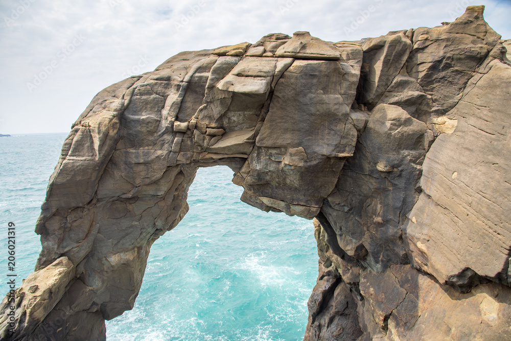 The rock looks like an elephant called "Trunk Rock". A Famous ...