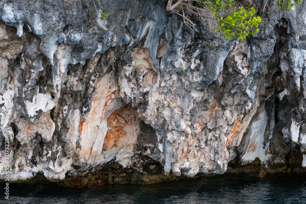 Prehistoric petroglyph rock paintings in Misool, Raja Ampat, West Papua ...