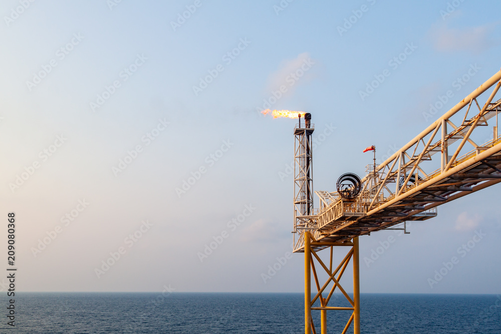 Stock-Foto „Fire on flare blow out in Offshore oil and Gas central ...