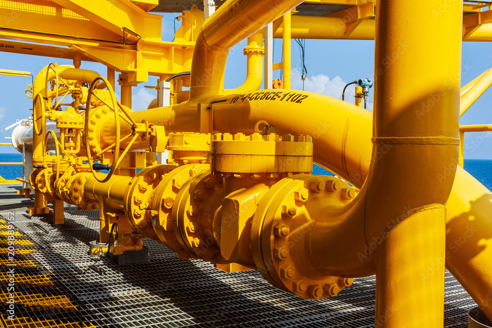 Offshore oil and Gas central processing platform and remote platform ...