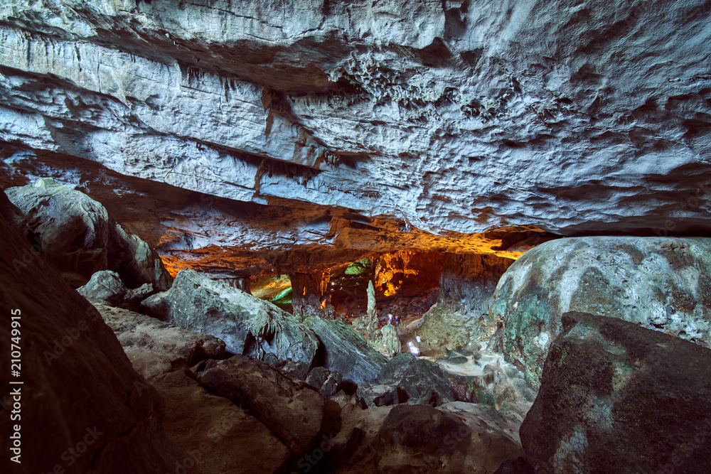 Colorful Stalactite Thien Cung cave, World Heritage site in Halong Bay,Hang Sung Sot Grotto ...