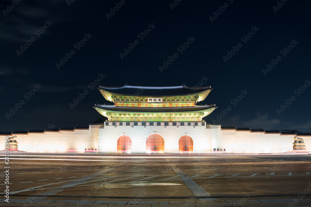 Gwanghwamun gate at Geyongbokgung Palace in Seoul at night, South Korea ...