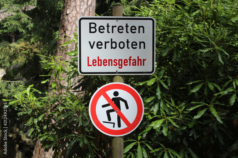 Stock-Foto „Hier ist das Verbotsschild "Betreten verboten ...