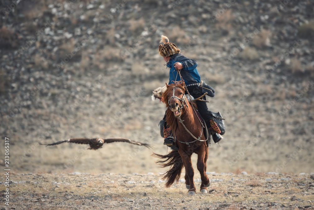 Foto de Stock Falconry In Western Mongolia,Golden Eagle Festival ...