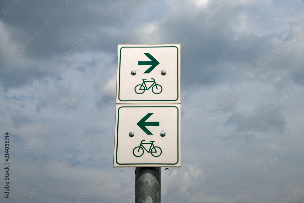 Radweg Schild hinweis Wegweisser verkehrszeichen Stock Photo | Adobe Stock