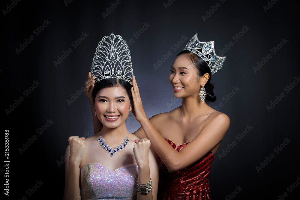 put Diamond Crown on Final Winner latest year Miss Beauty Queen Pageant ...