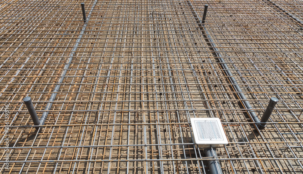 Construction of a swimming pool, fitting of fittings and installation ...