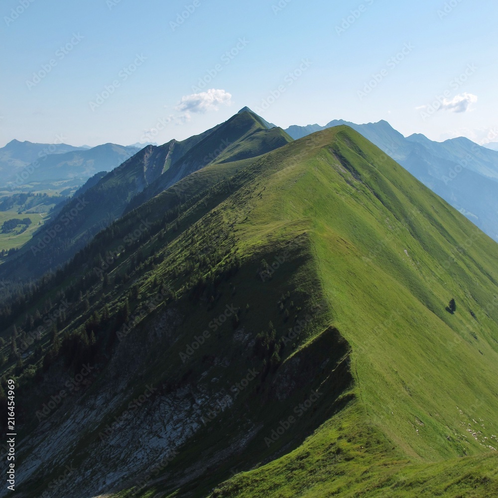 Stock-Foto „Sharp mountain ridge named Rothorngrat. Mount Tannhorn and ...