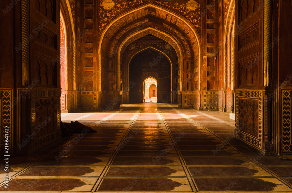 Decorated corridors and hallways in the Taj Mahal main mosque, Agra ...
