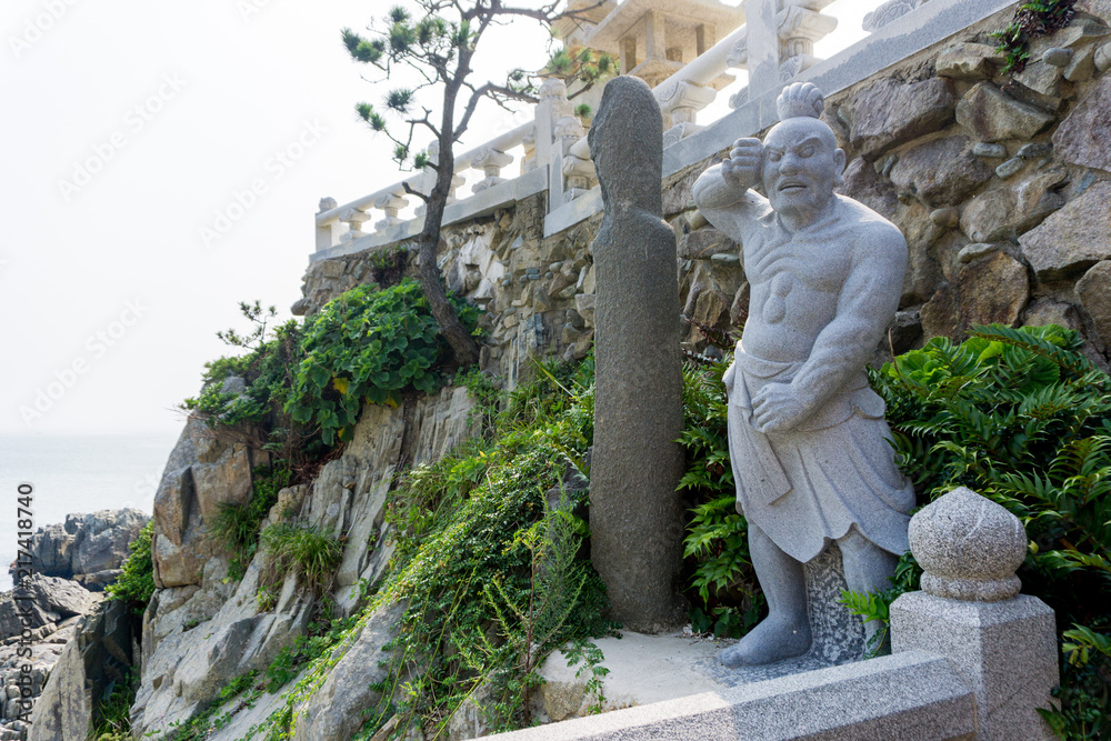 Foto de Stock Rock carving Chinese giant statue at Haedong Yonggungsa ...