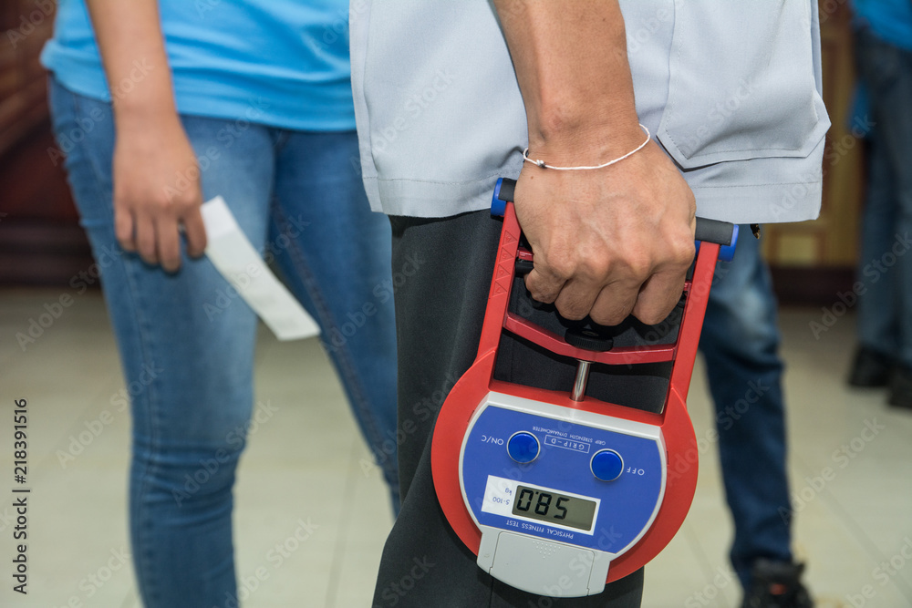 DIGITAL HAND GRIP DYNAMOMETER, Measuring values of the static flexor ...