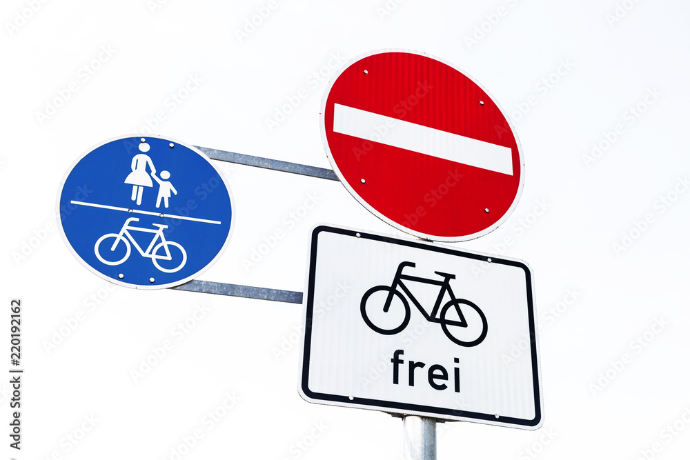 Einbahnstraße Verkehrszeichen Radfahrer frei Stock Photo | Adobe Stock