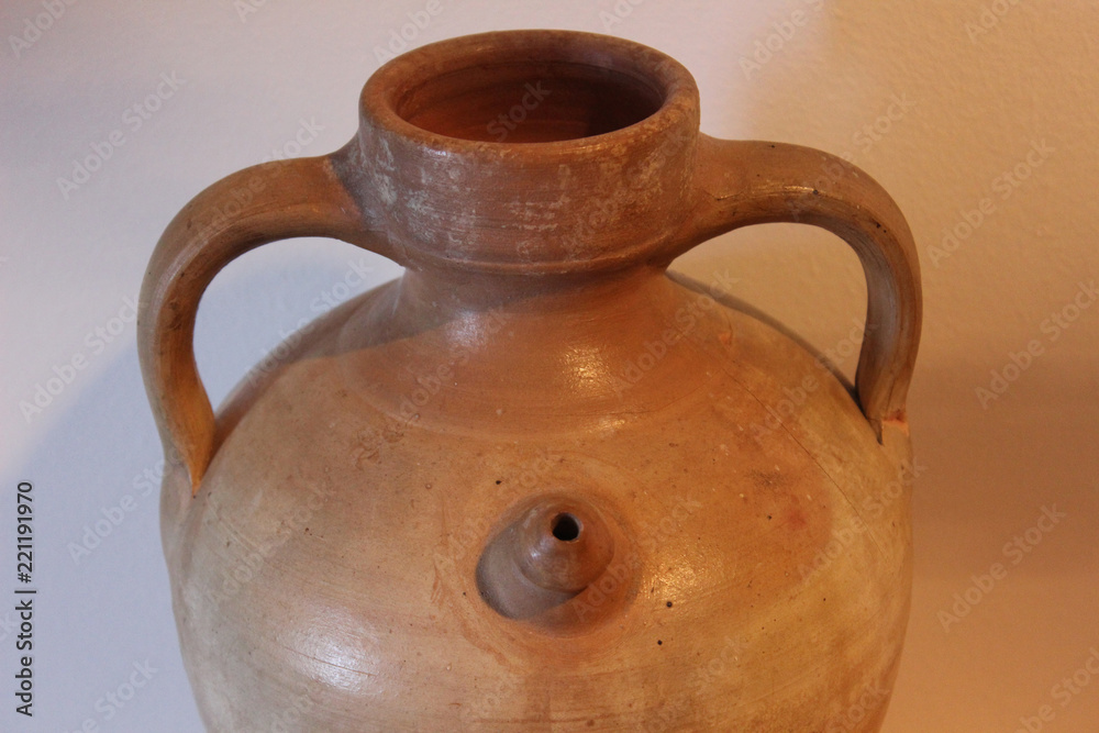 Botijo de barro, recipiente tradicional de España para mantener el agua ...