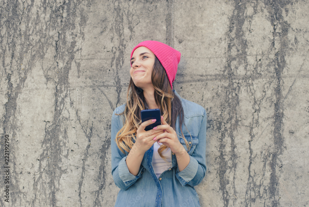 Young girl messaging with her best friend. Girl reading and typing ...