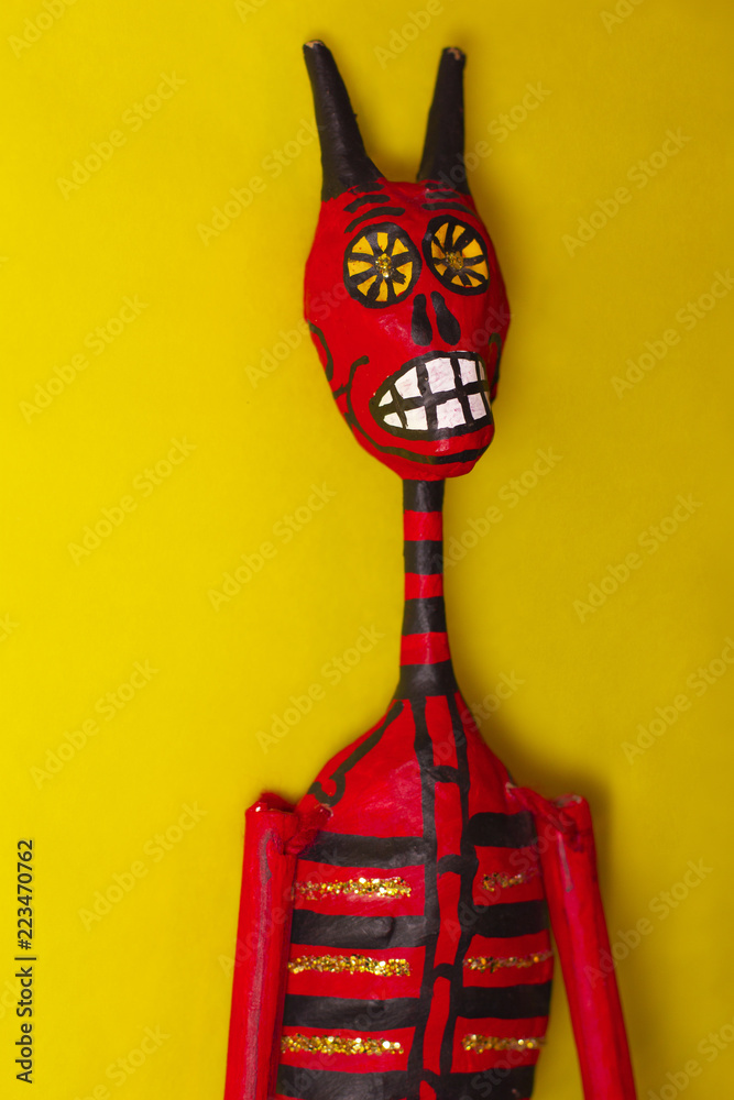 Diablito, artesanía de México, tradicional de papel lleno de colores ...